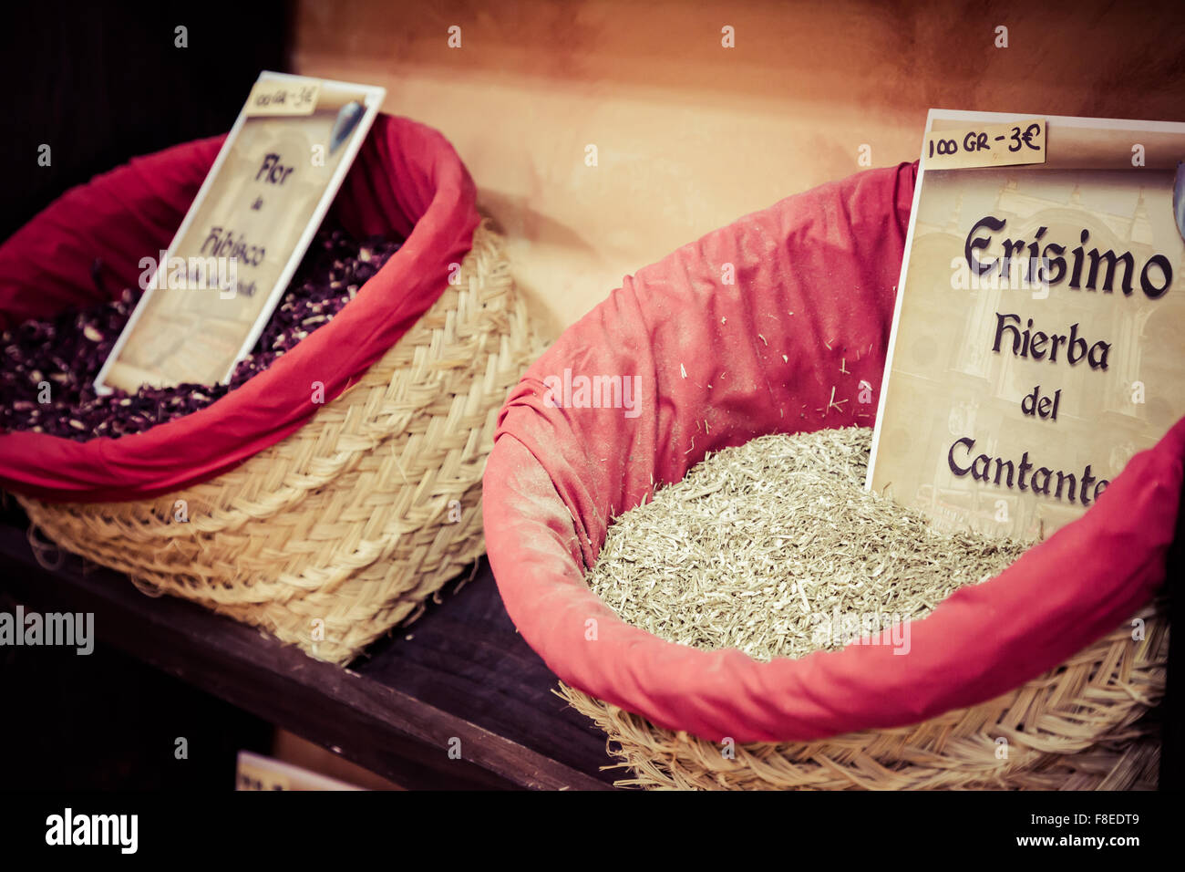 Spices store at the oriental market in granada hi-res stock photography ...
