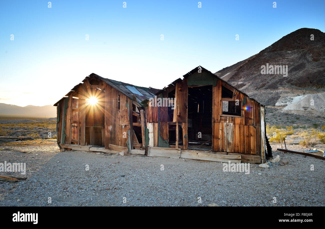 Abandoned shed hi-res stock photography and images - Alamy