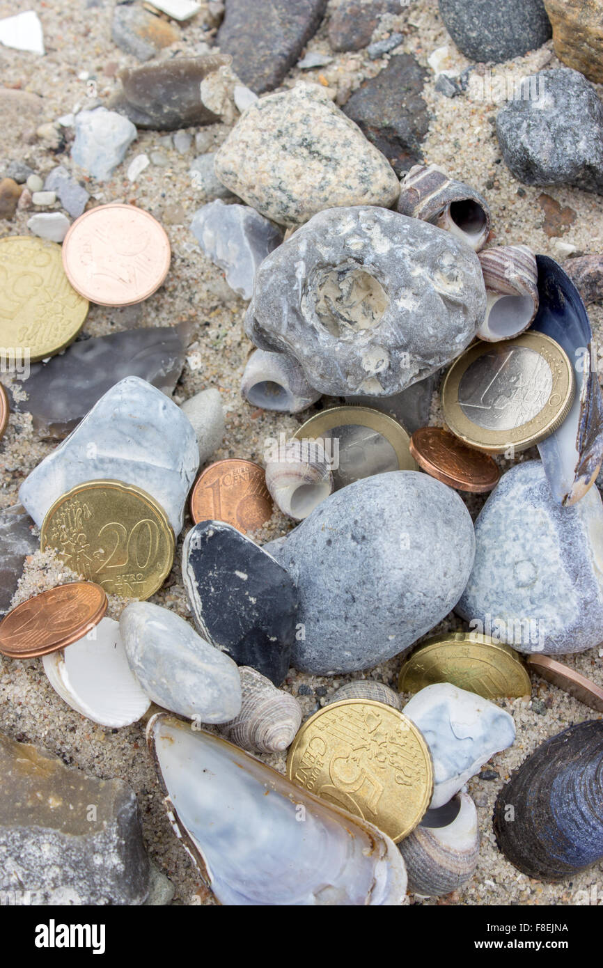 Coin with shells hi-res stock photography and images - Alamy
