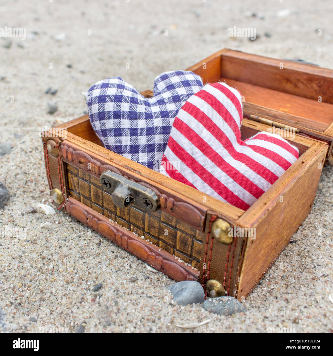 Wooden box shells stones hi-res stock photography and images - Alamy