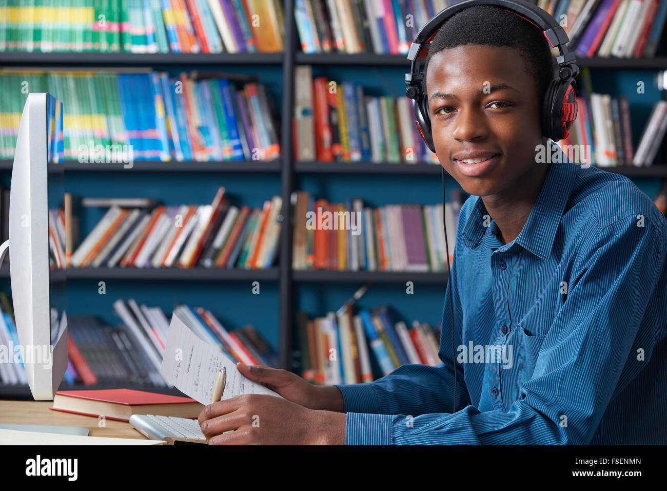 Male college student wearing headphones hi-res stock photography and ...