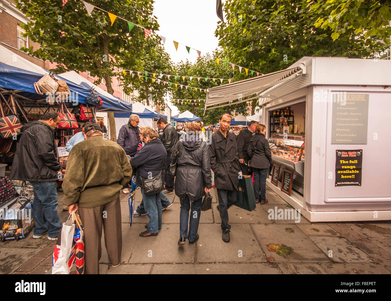 Bustling busy market stalls hi-res stock photography and images - Alamy