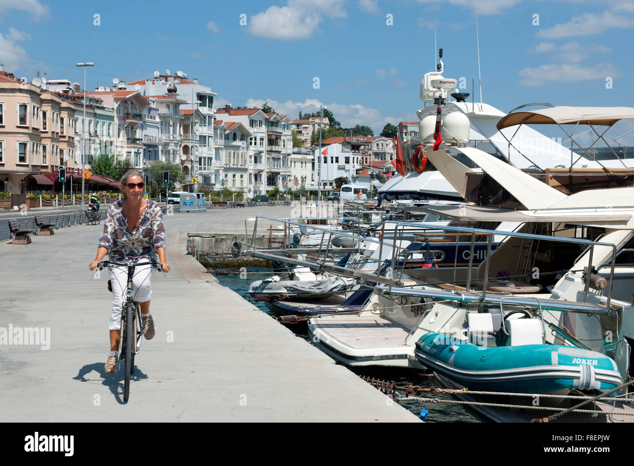 Promenade istanbul hi-res stock photography and images - Alamy