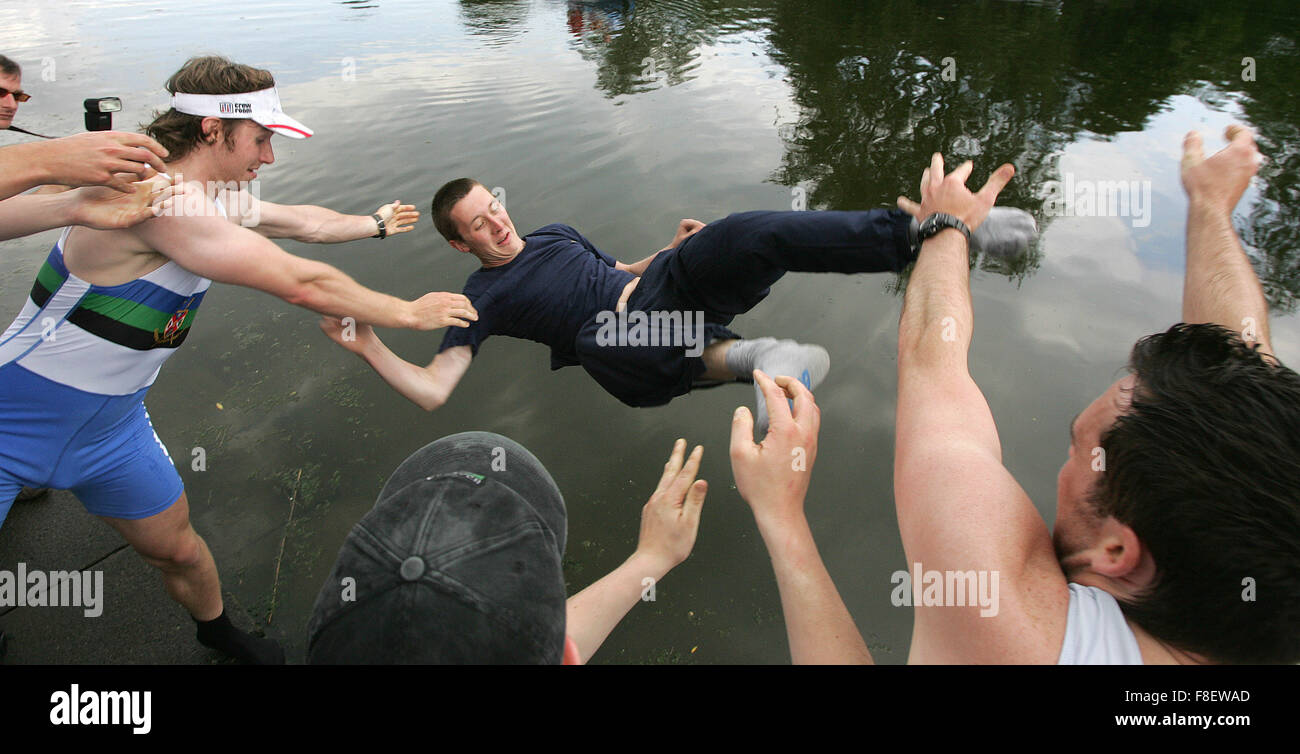 Queens University Belfast Senior Mens and womens Rowing teams ...