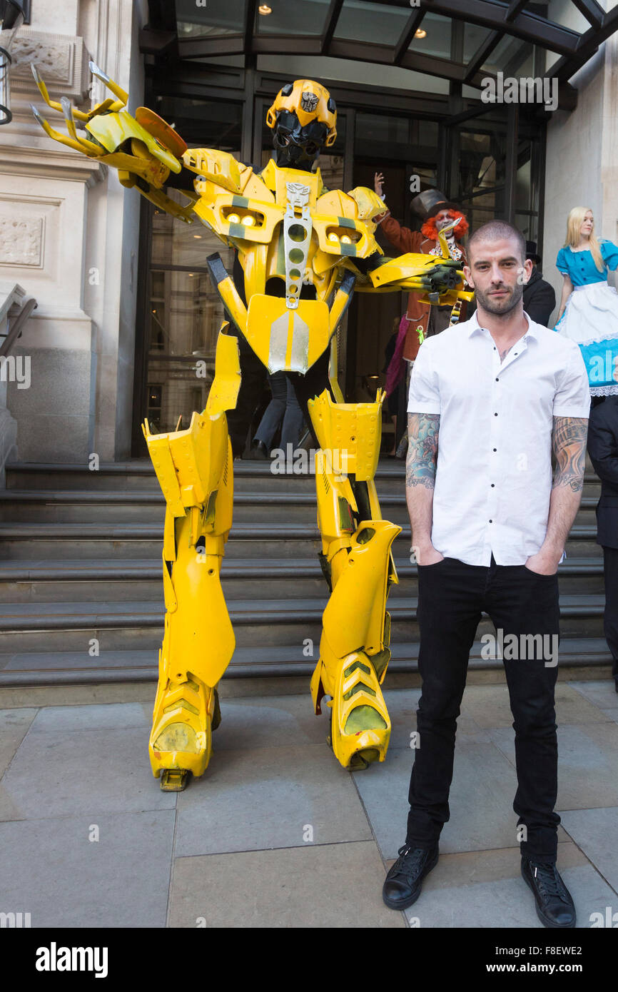 Transformers transformer yellow character hi-res stock photography and ...