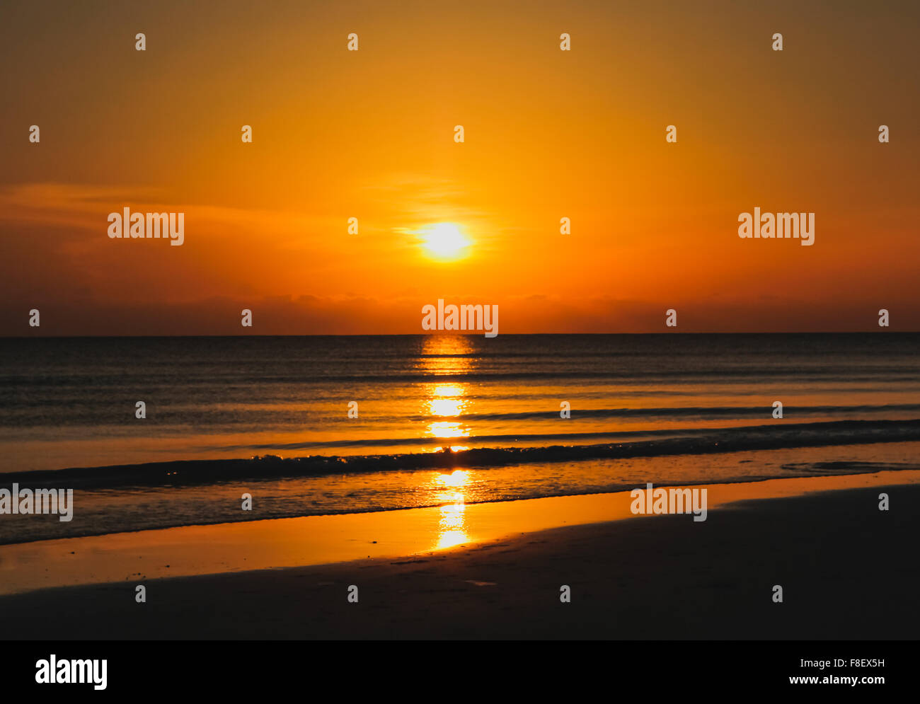 Beautiful sunset above sea nature hi-res stock photography and images ...