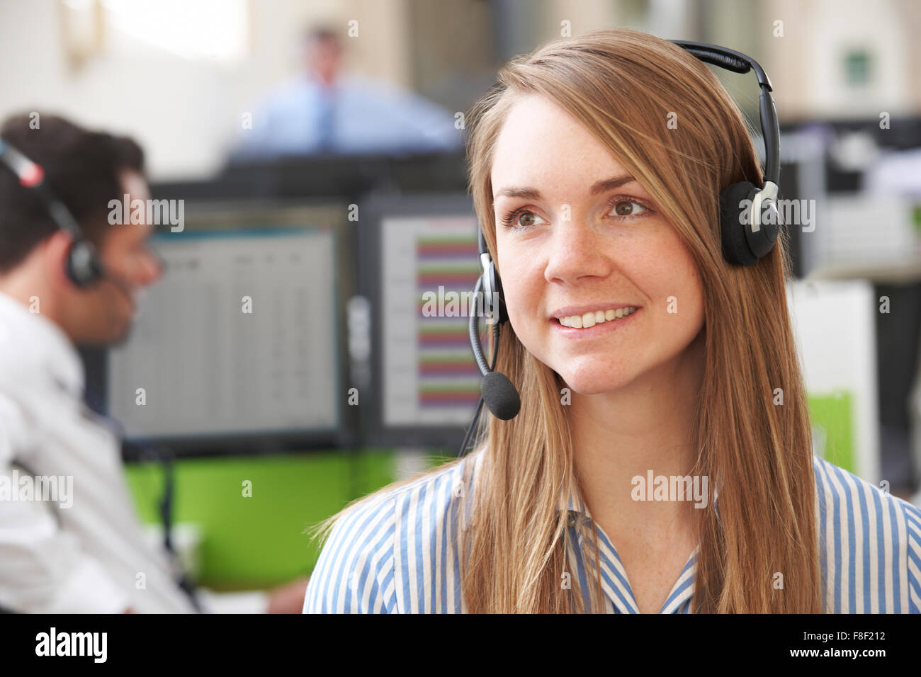 Busy office call centre hi-res stock photography and images - Alamy