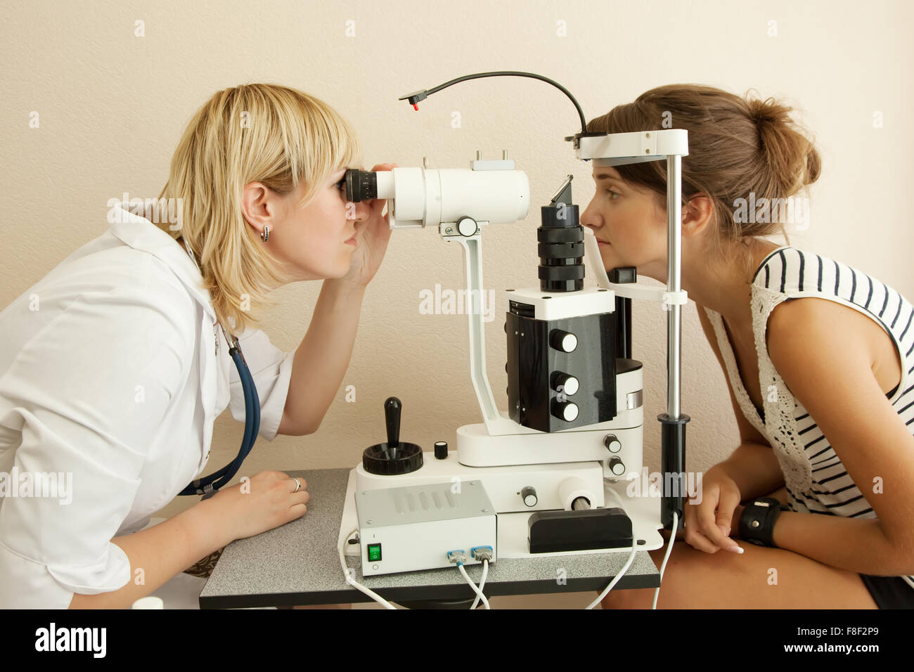 ophthalmologist and patient testing eyesight in clinic Stock Photo - Alamy
