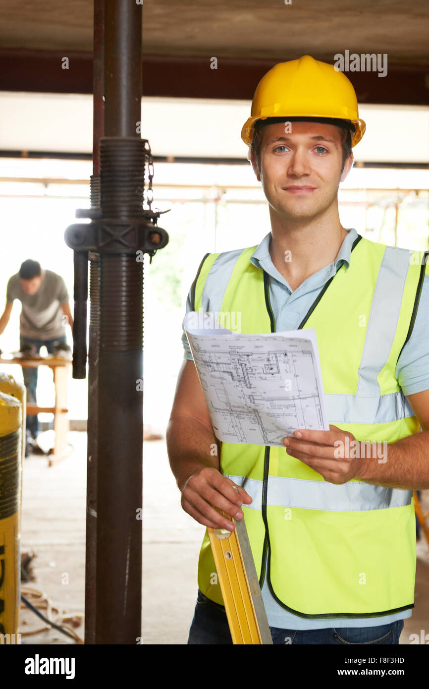 Builder portrait hi-res stock photography and images - Alamy