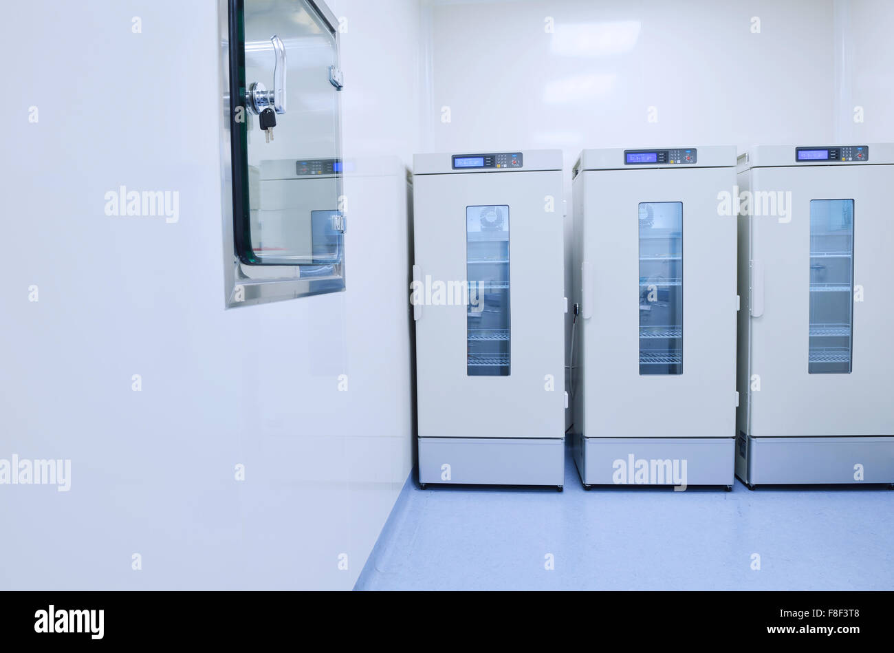 Scientist lab glass door hi-res stock photography and images - Alamy