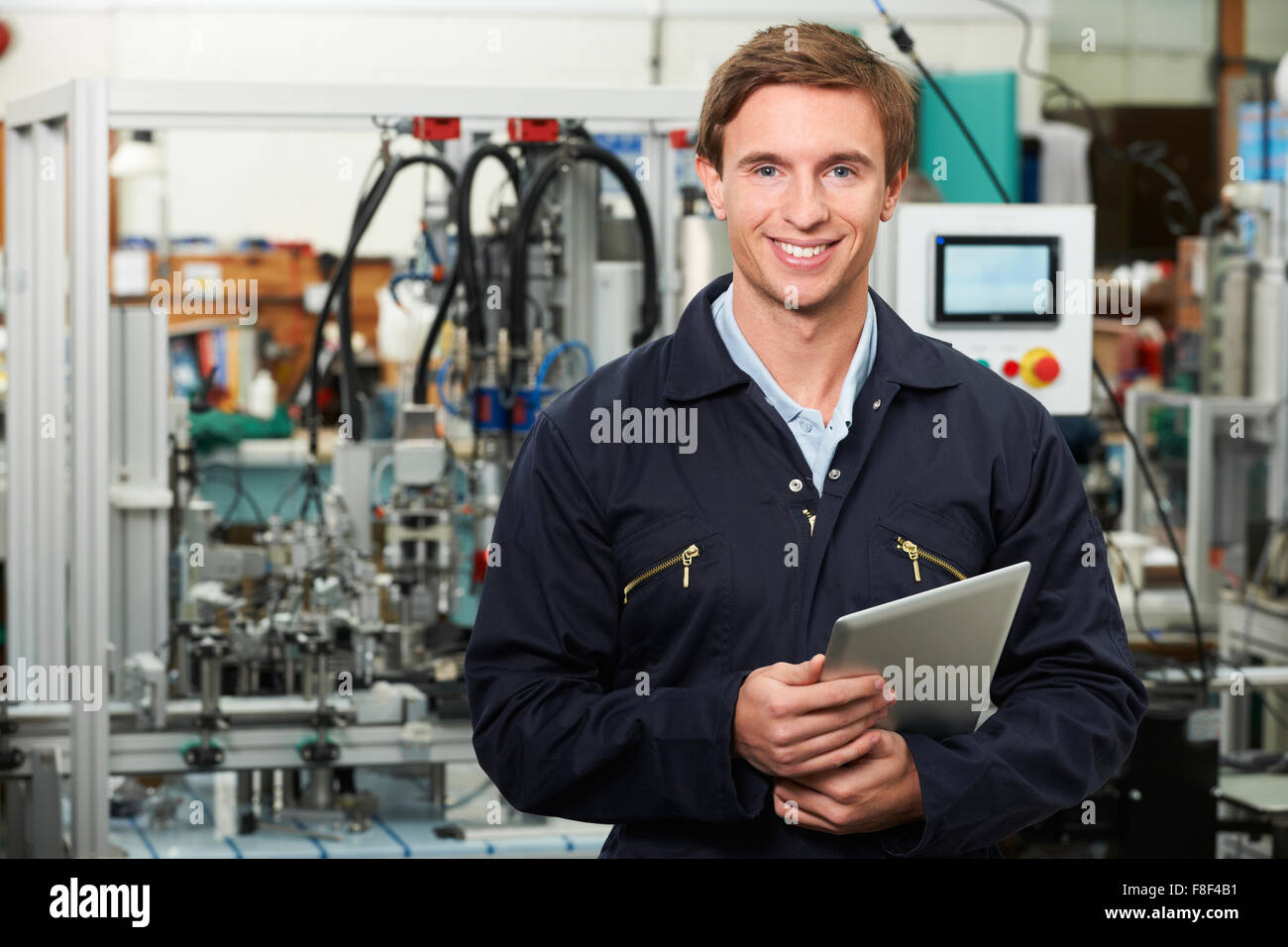 Engineer industry tablet hi-res stock photography and images - Alamy