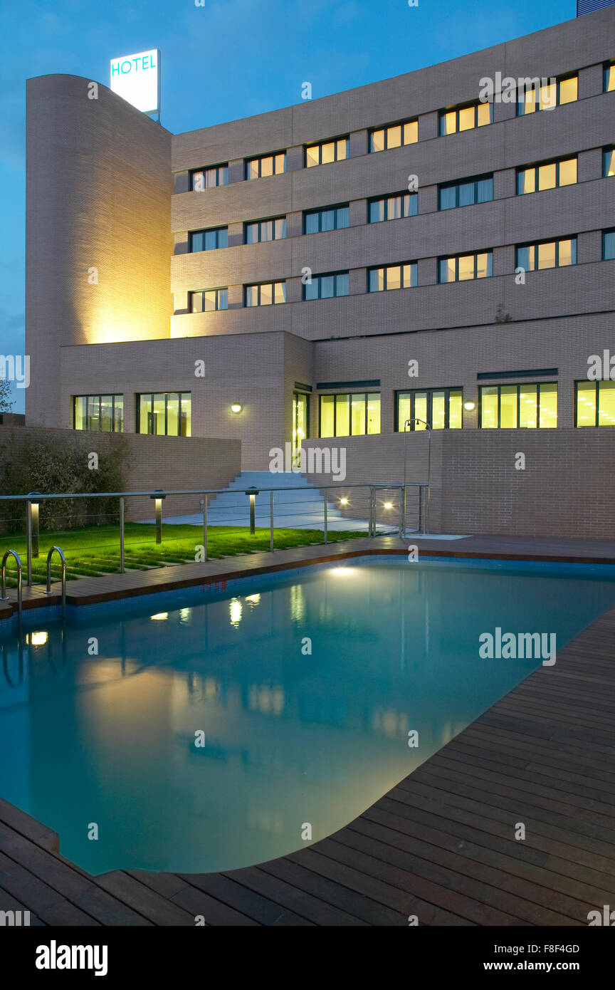 Luxury modern hotel and swimming pool by night Stock Photo - Alamy