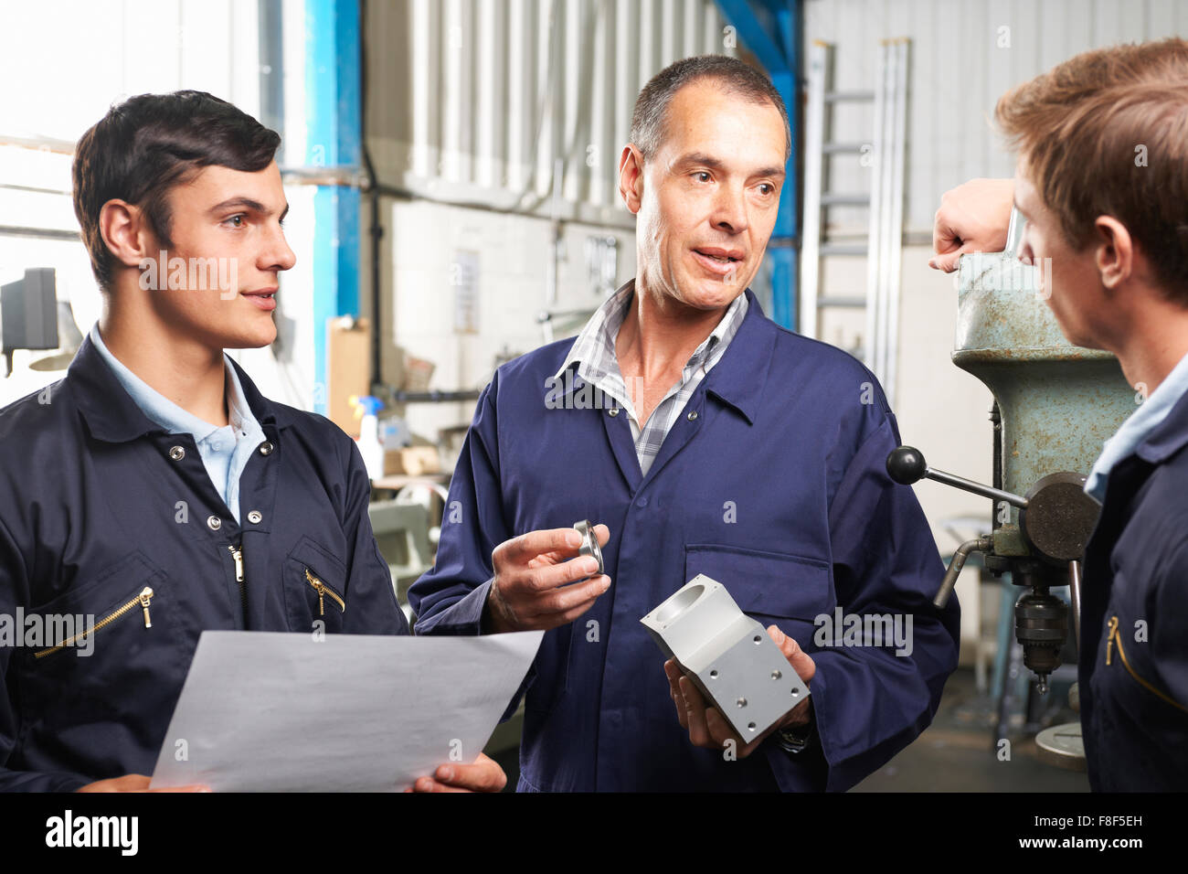 Engineers team hi-res stock photography and images - Alamy