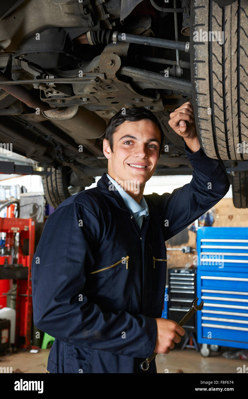 Teen mechanic hi-res stock photography and images - Alamy