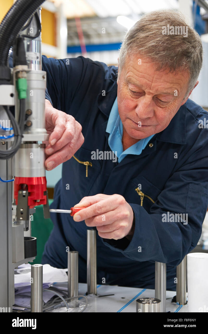 Senior person working machine hi-res stock photography and images - Alamy