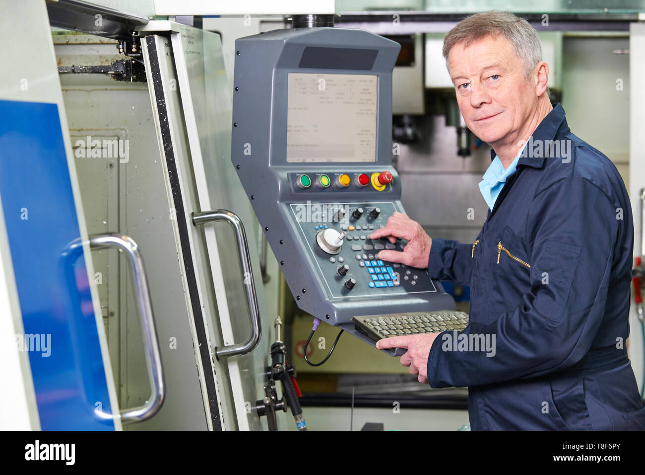 Engineer computer hi-res stock photography and images - Alamy