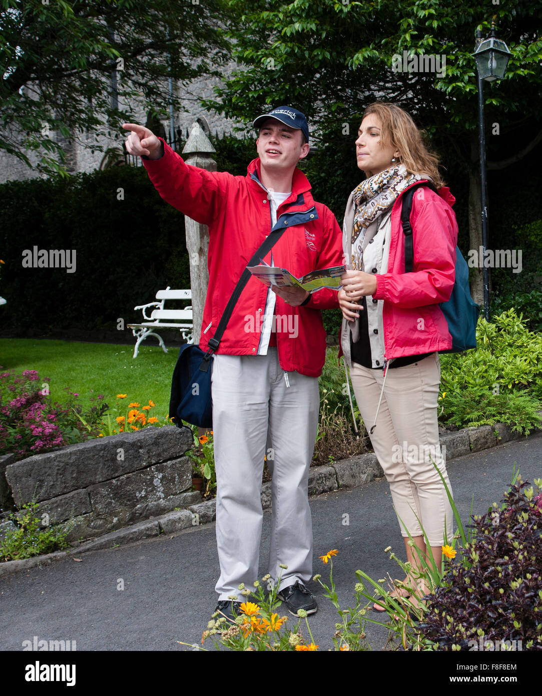Tourist asking for directions hi-res stock photography and images - Alamy