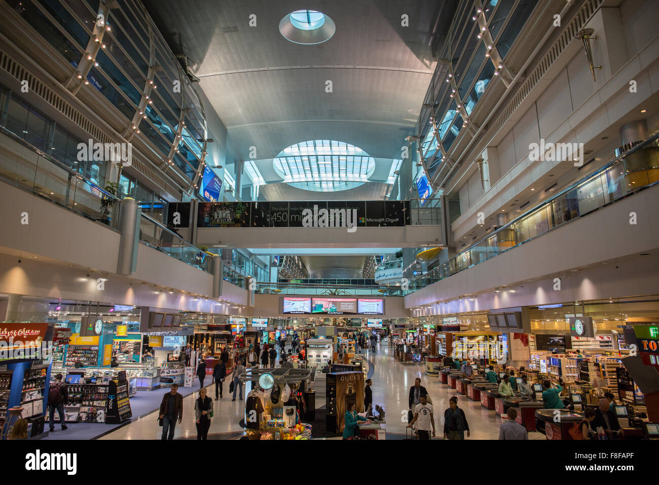 Concourse at Dubai International airport, Terminal 1 Stock Photo - Alamy
