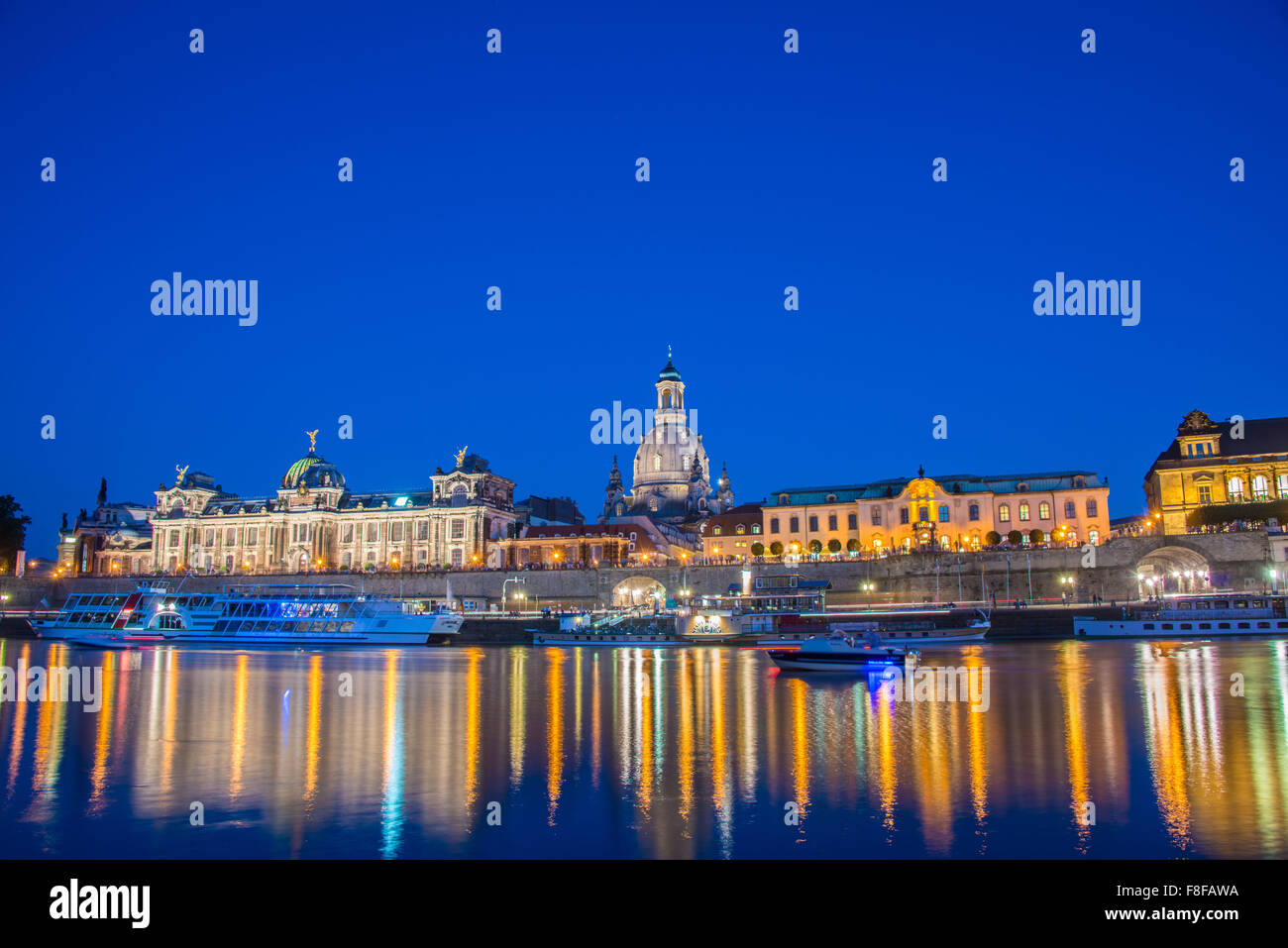 Dawn dusk frauenkirche dresden hi-res stock photography and images - Alamy