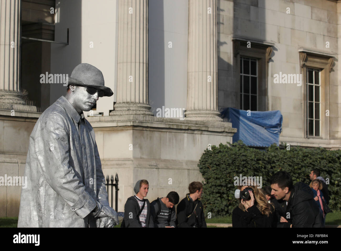 Silver painted man hi-res stock photography and images - Alamy