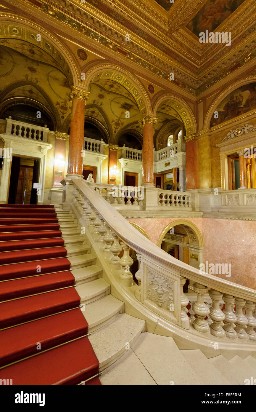 The beautiful interior of the Hungarian State Opera House in Budapest ...