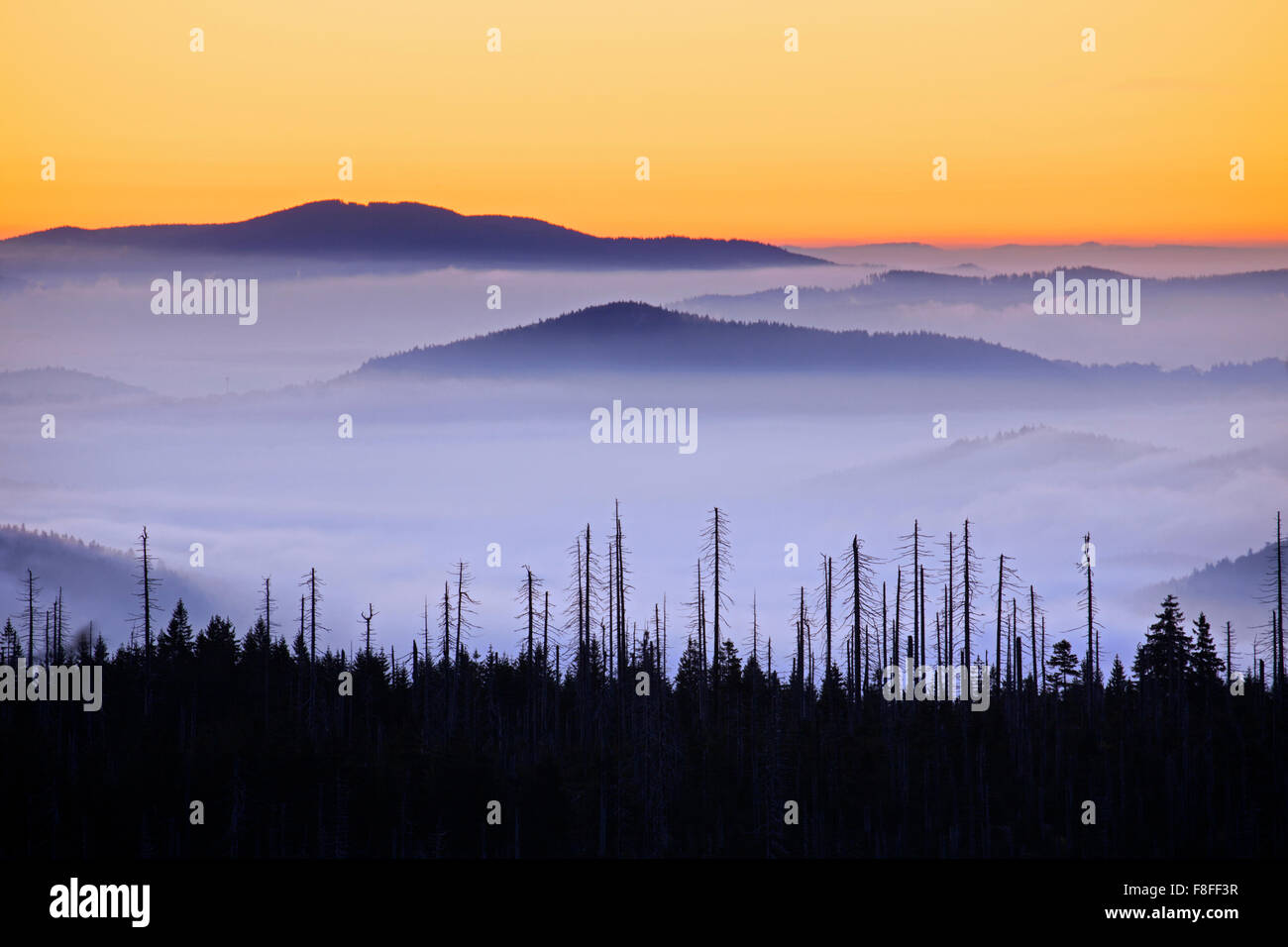 Mist over the hills hi-res stock photography and images - Alamy