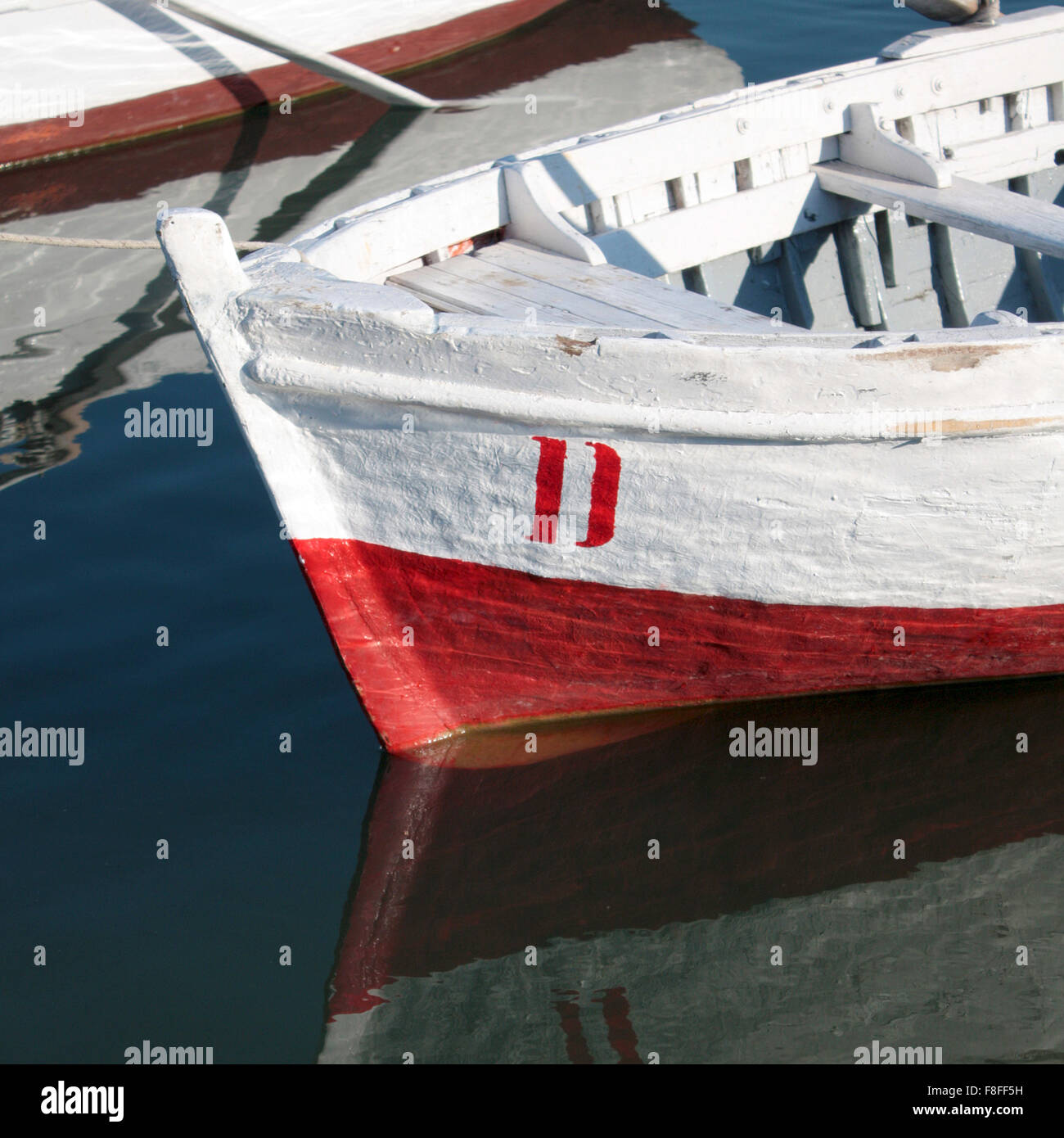 White and red boat hi-res stock photography and images - Alamy