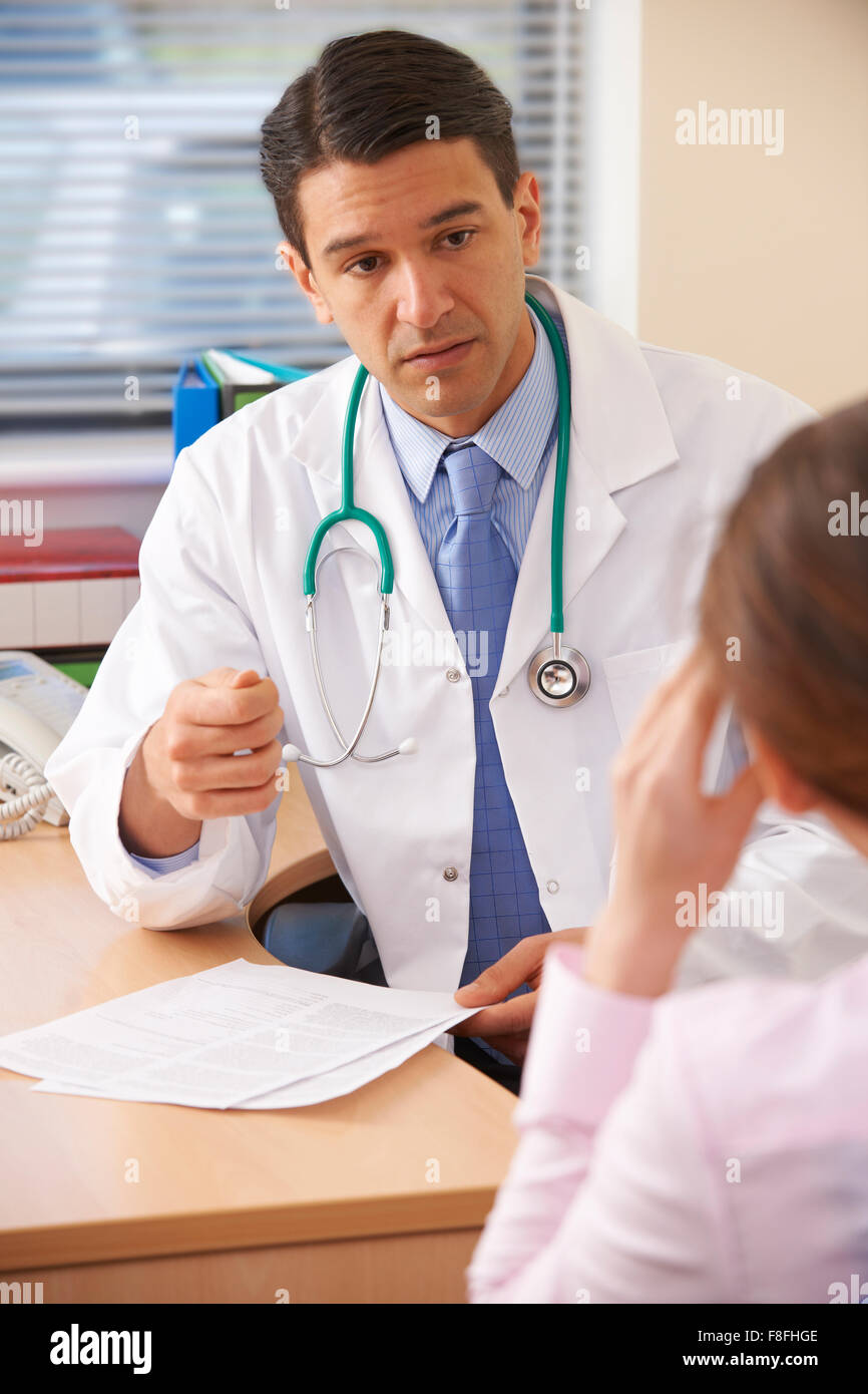 Male Doctor Having Discussion With Female Patient Stock Photo - Alamy