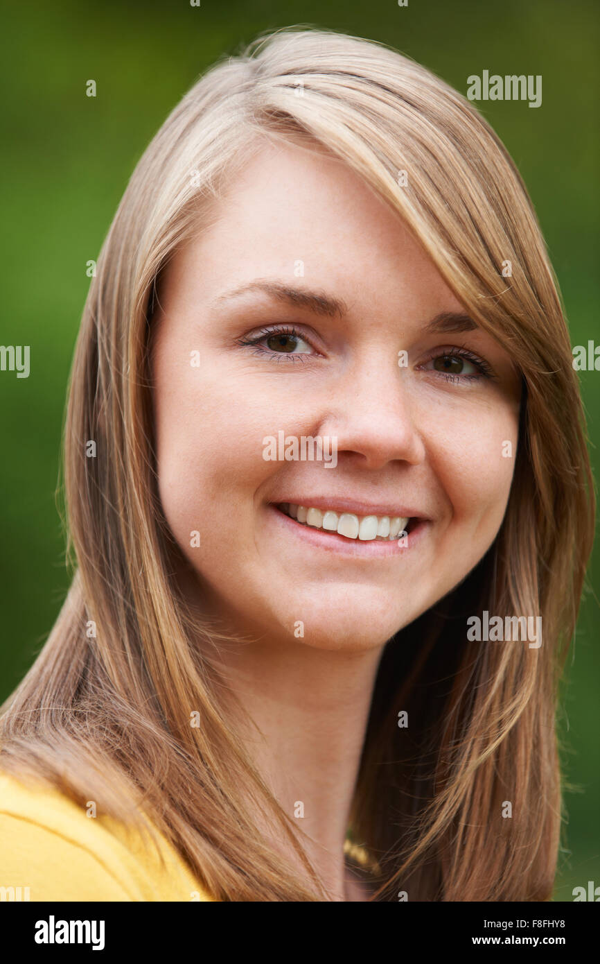 Pretty natural woman smiling outdoors hi-res stock photography and ...