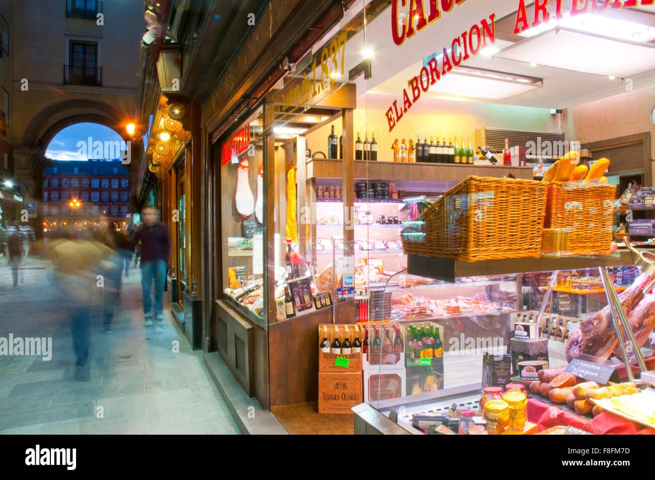 Tienda street view hi-res stock photography and images - Alamy