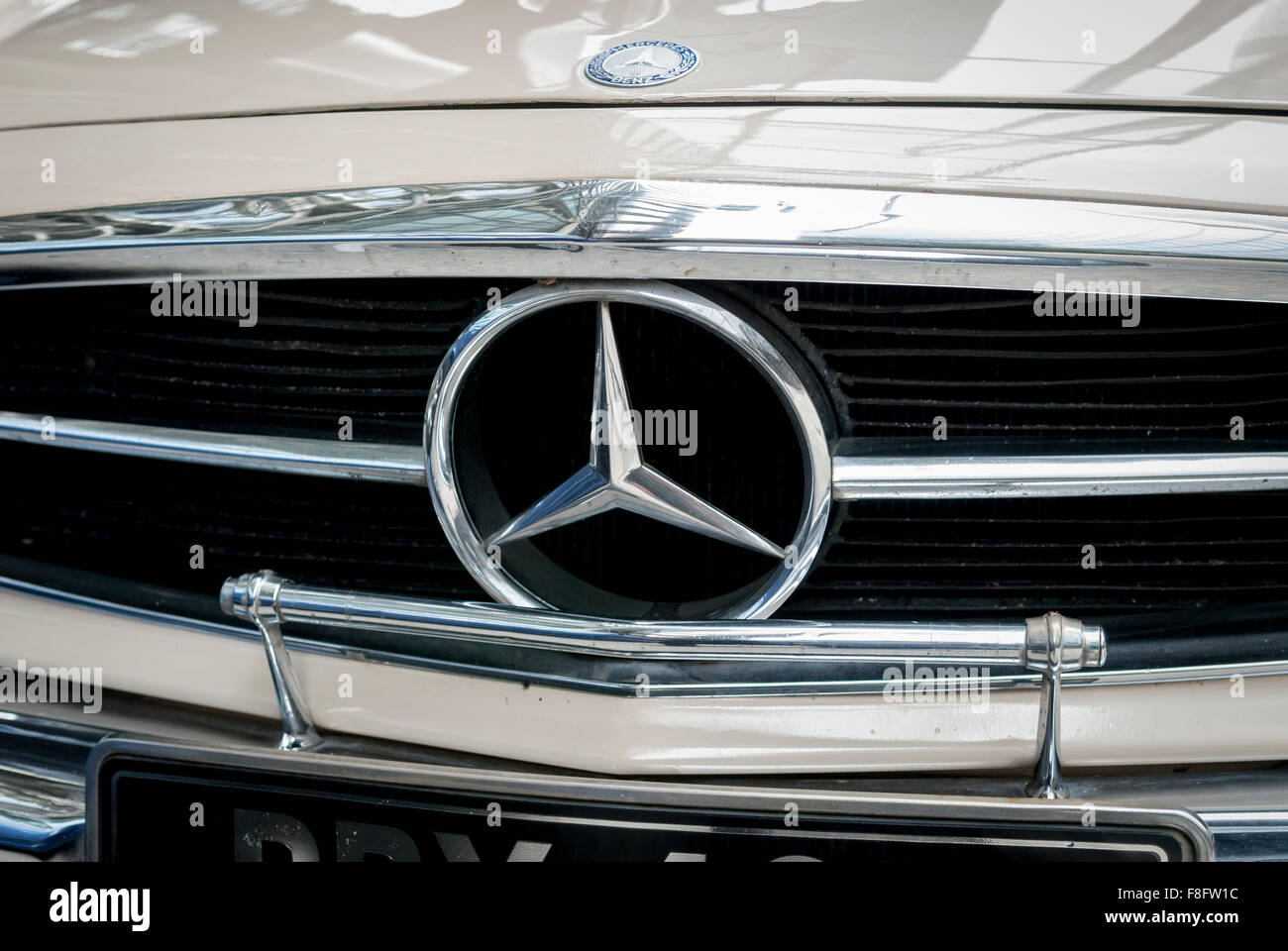 Mercedes-Benz Badge on Front Grille of Car Stock Photo - Alamy