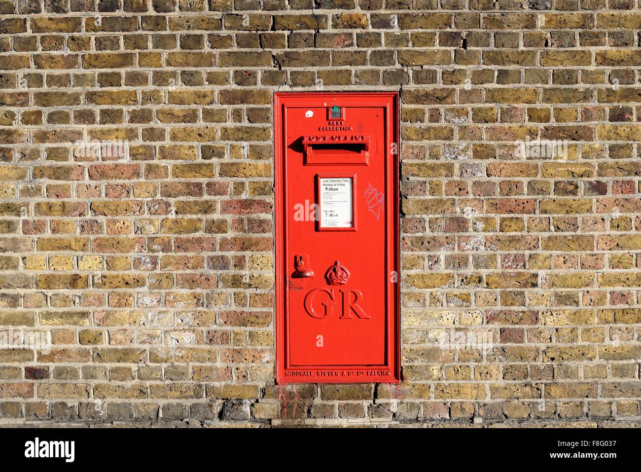 Royal mail crown logo hi-res stock photography and images - Alamy
