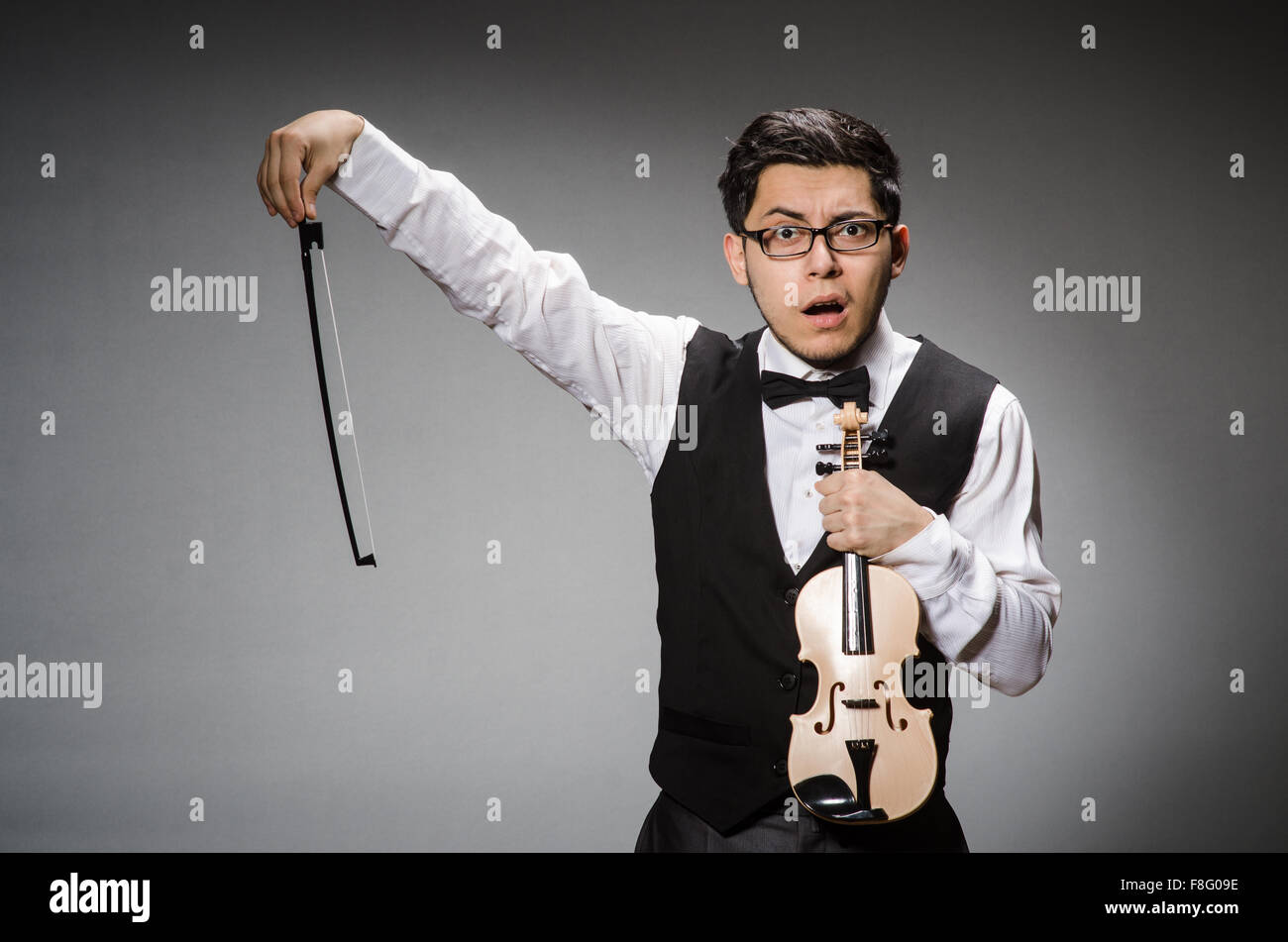 Funny violin player with fiddle Stock Photo - Alamy