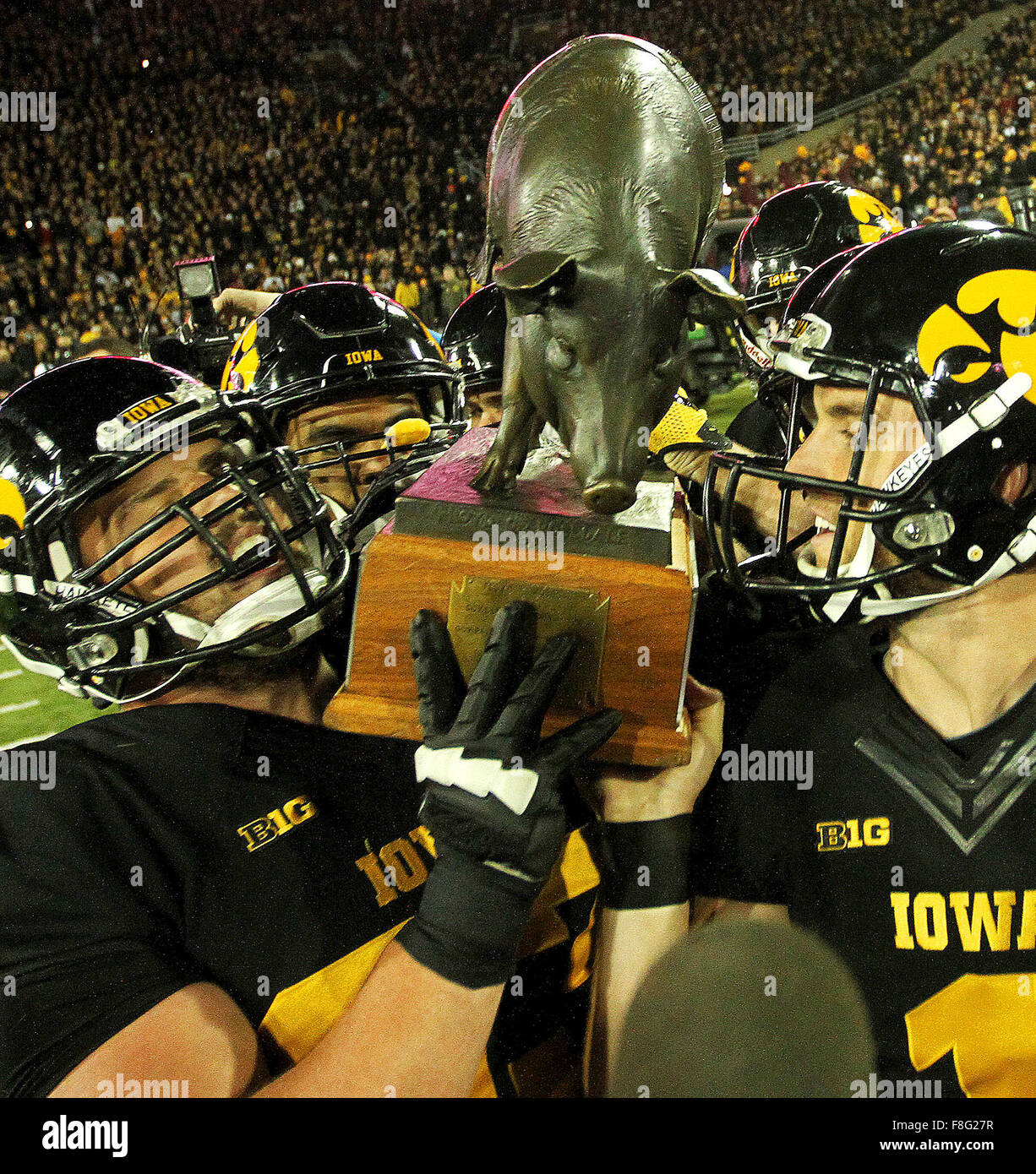 Iowa City, Iowa, USA. 14th Nov, 2015. Iowa's Austin Blythe (63) and ...