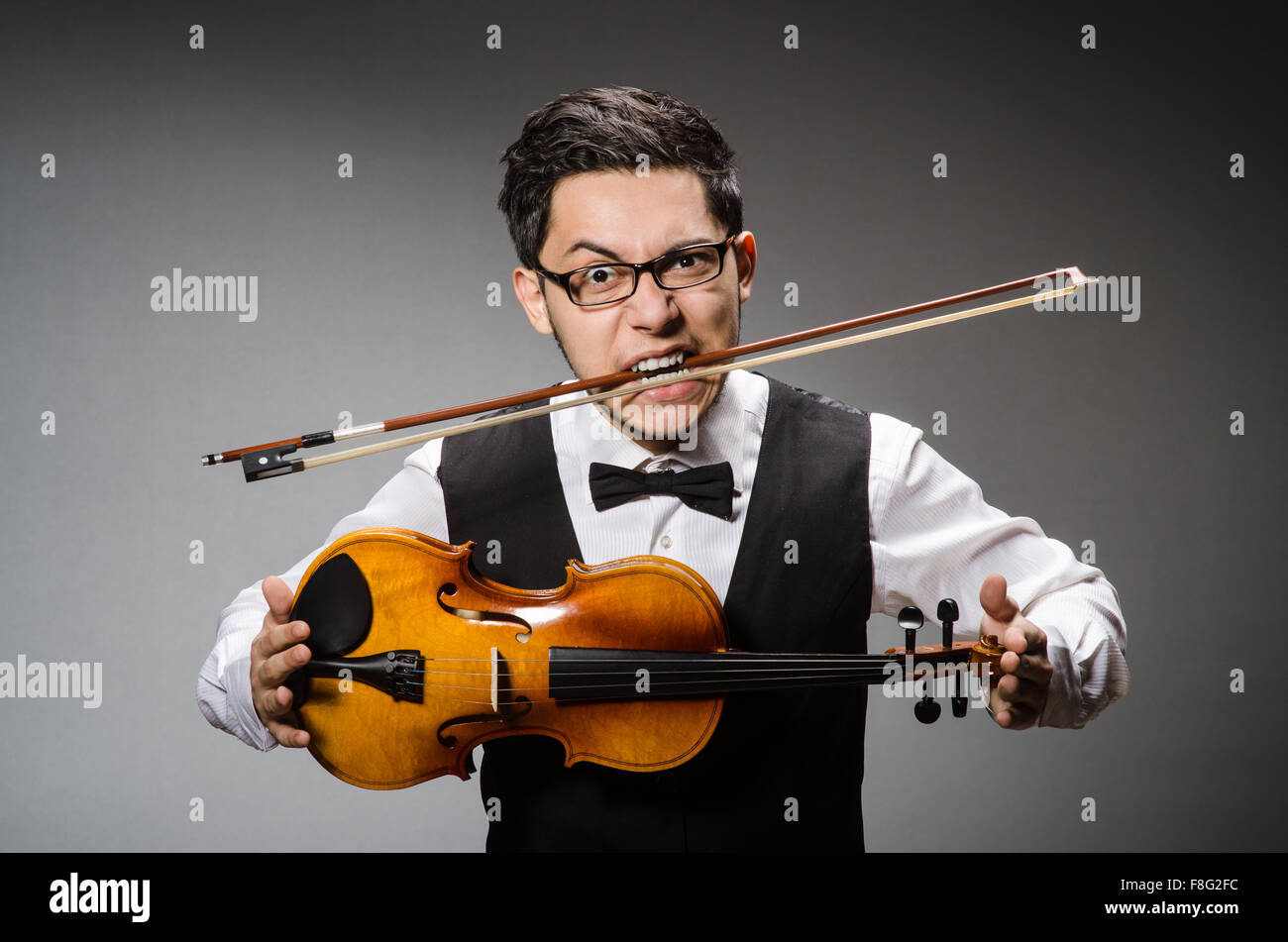 Funny violin player with fiddle Stock Photo - Alamy