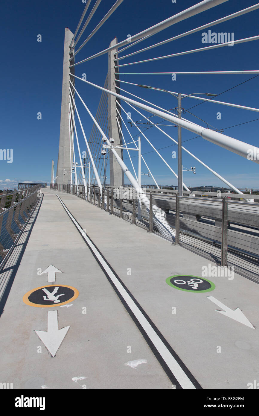 Portland oregon bike lane hi-res stock photography and images - Alamy