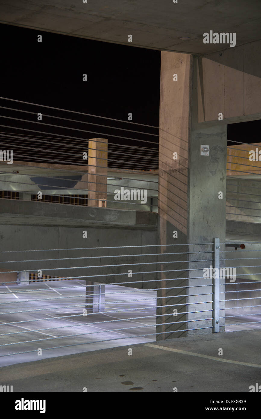 Empty parking lot at night hi-res stock photography and images - Alamy