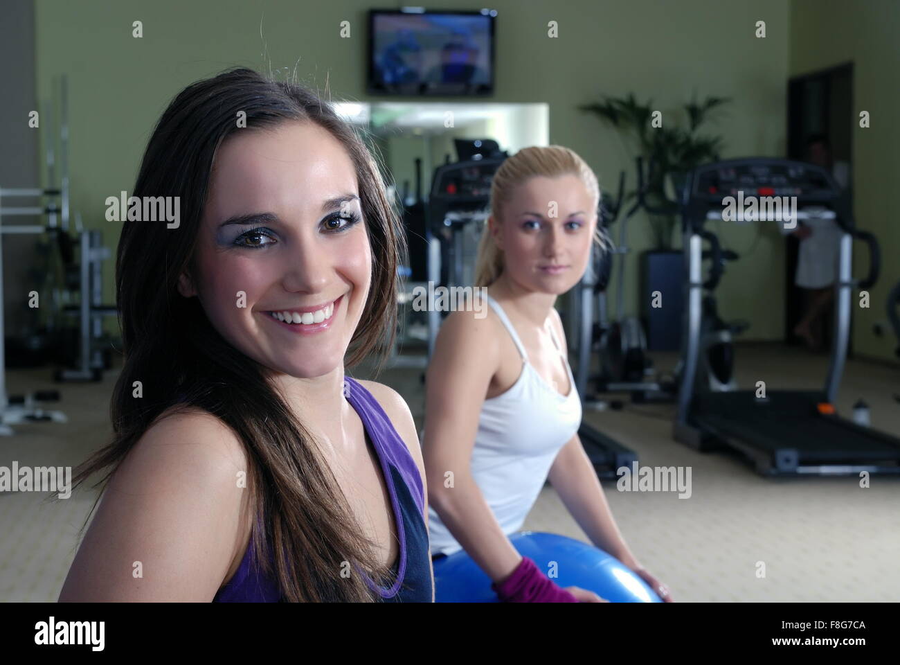 pretty girls in fitness club Stock Photo - Alamy
