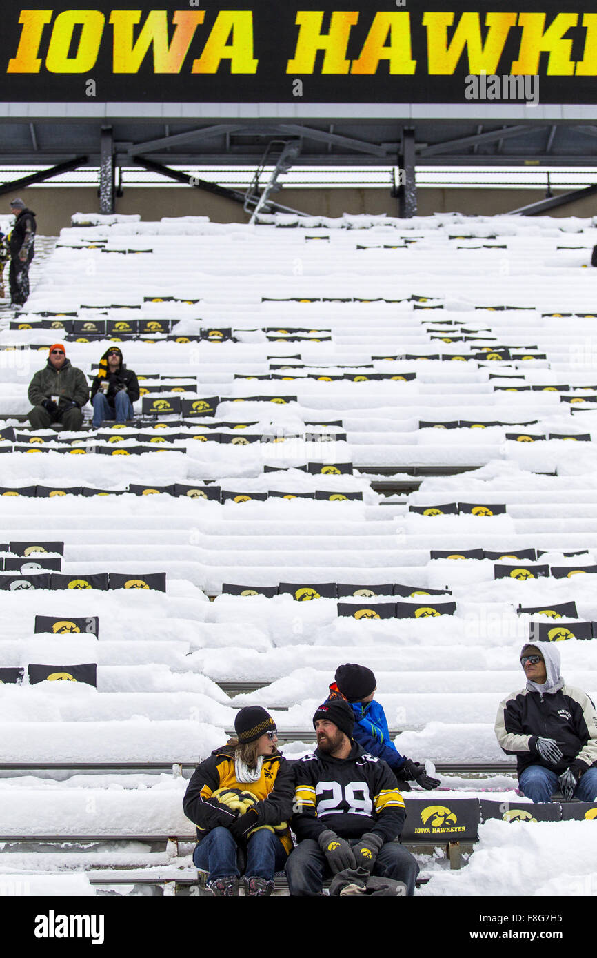 Iowa City, Iowa, USA. 21st Nov, 2015. Fans take their seats in the ...