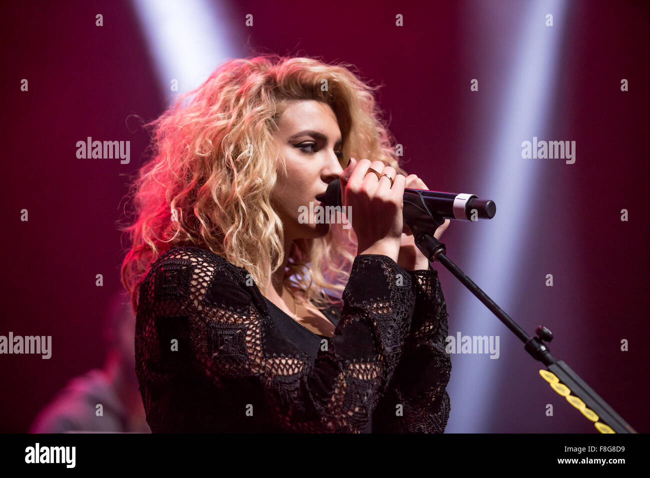 Detroit, Michigan, USA. 8th Dec, 2015. TORI KELLY performs on Amp ...