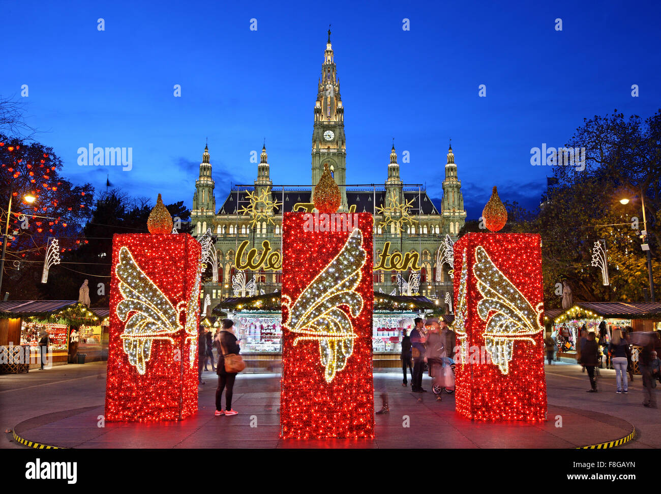 Vienna christmas market city hall hi-res stock photography and images ...