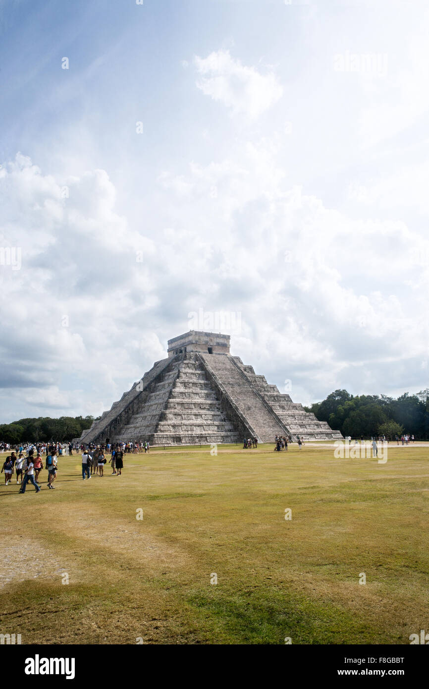 El Castillo temple, Chichen Itza, Mexico Stock Photo - Alamy