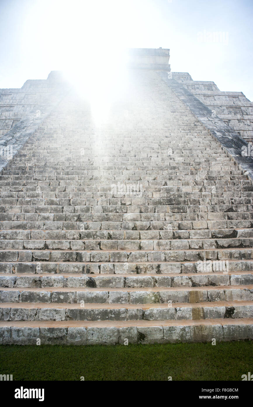 Tourist in chichen itza hi-res stock photography and images - Alamy