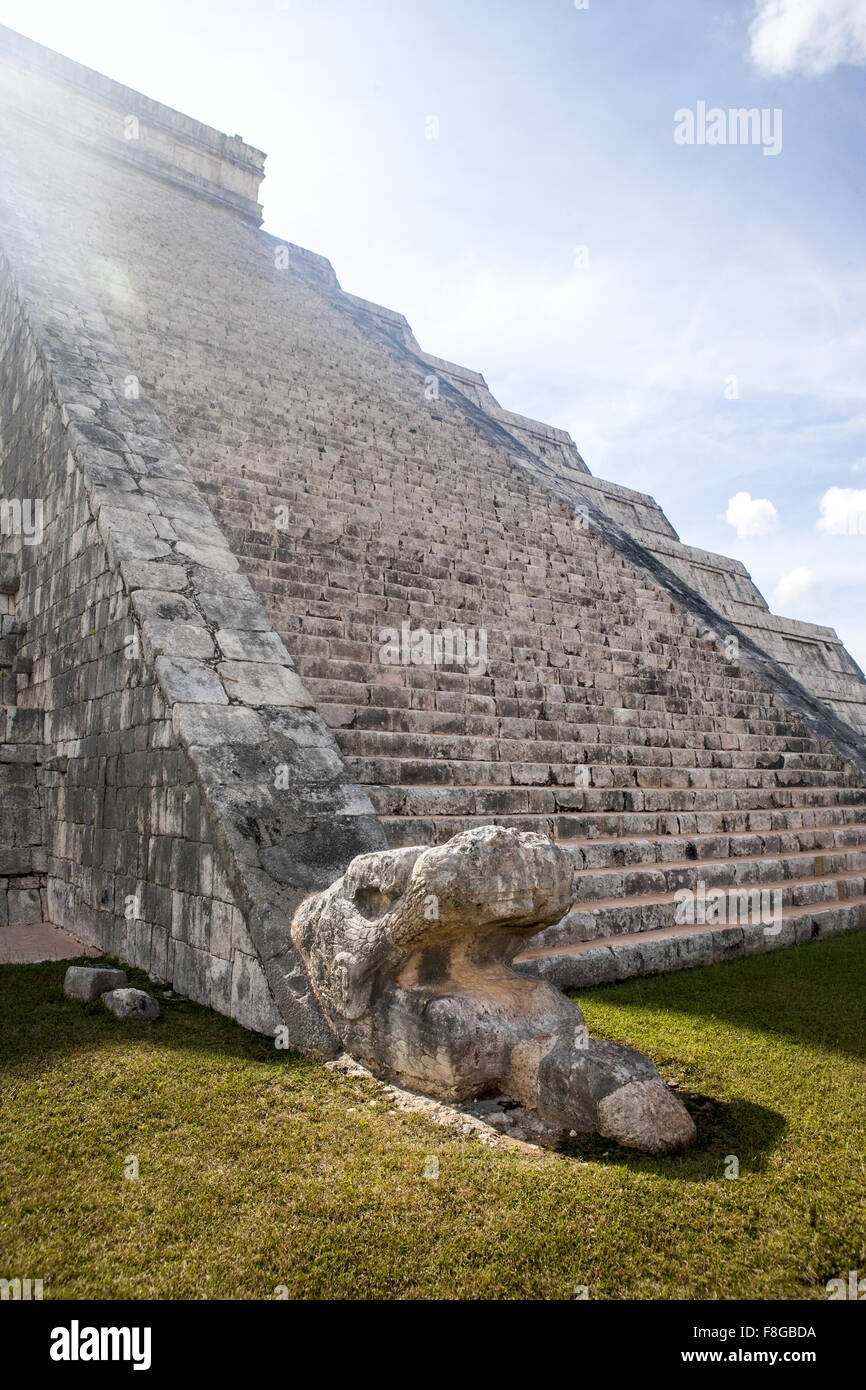 El Castillo temple, Chichen Itza, Mexico Stock Photo - Alamy