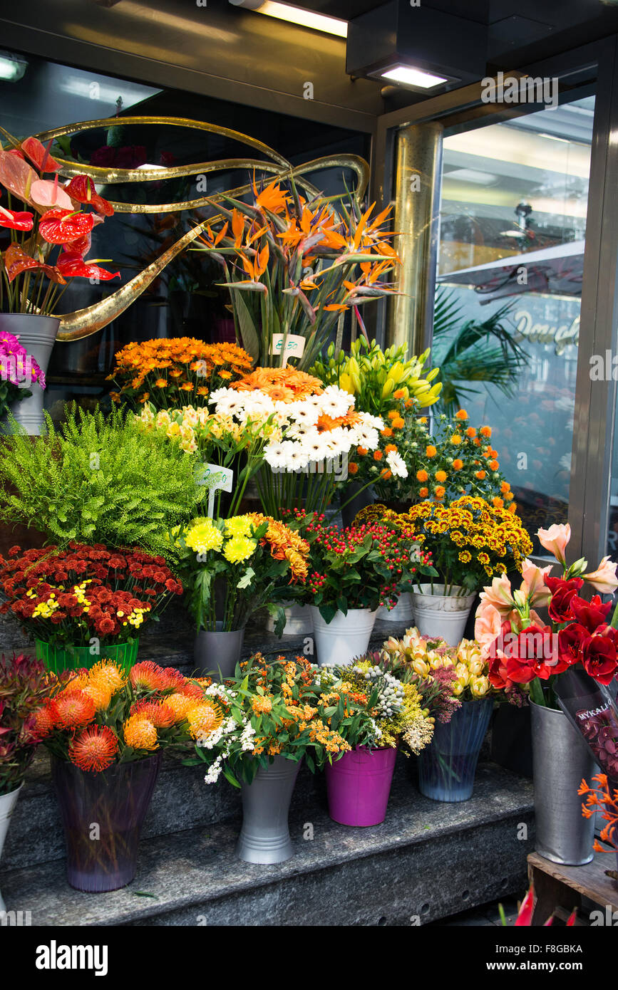Street flower shop with colourful flowers Stock Photo - Alamy