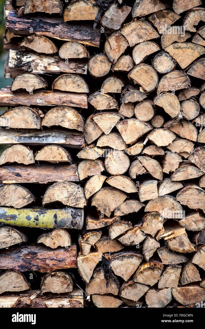 Dry seasoned firewood hi-res stock photography and images - Alamy