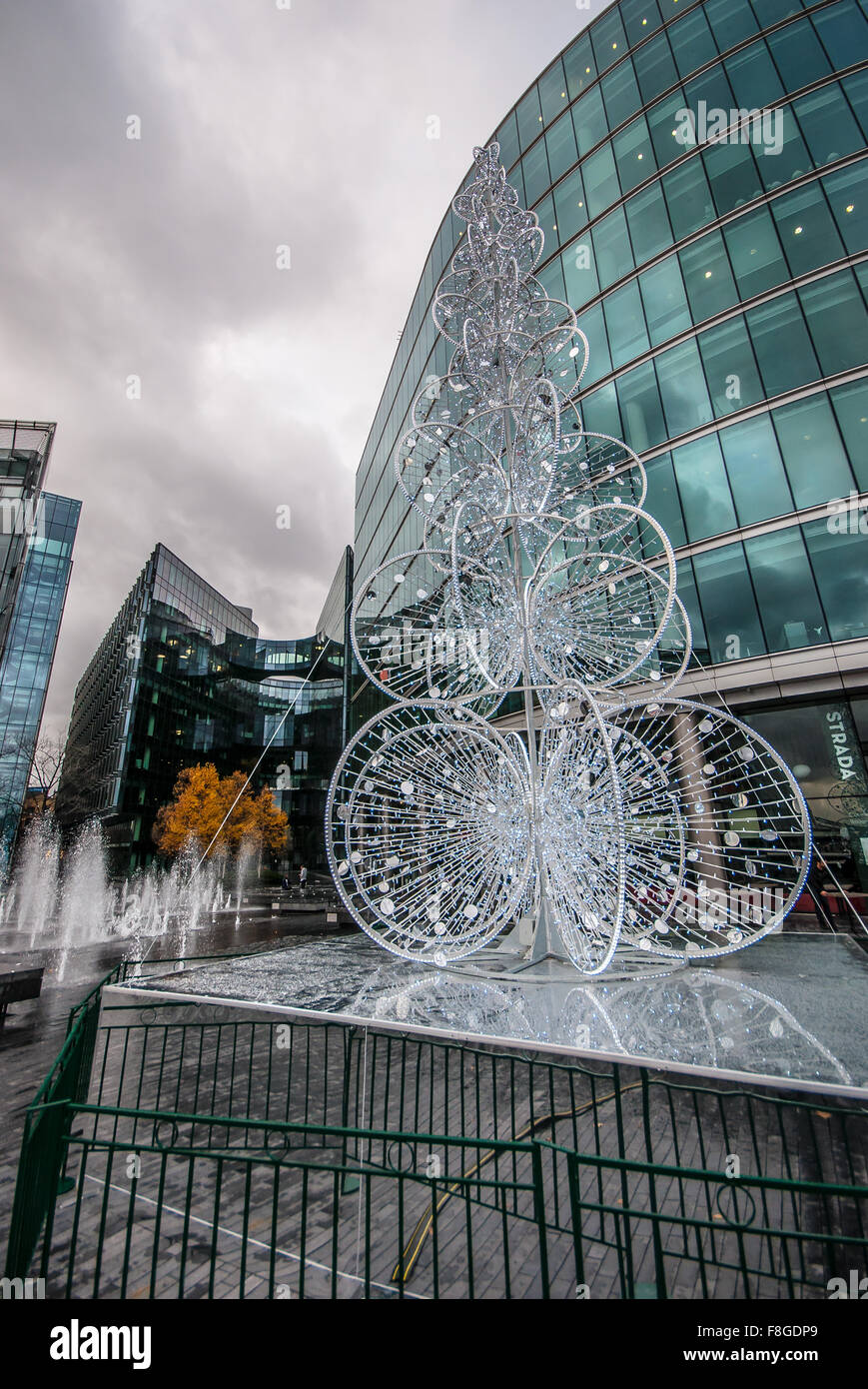 2 More London Riverside is one of the modern structures close to City ...