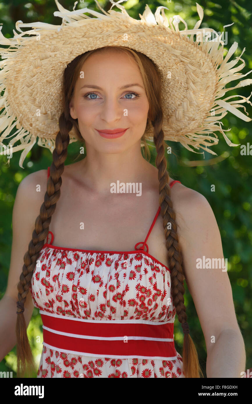 Caucasian woman wearing straw hat Stock Photo - Alamy