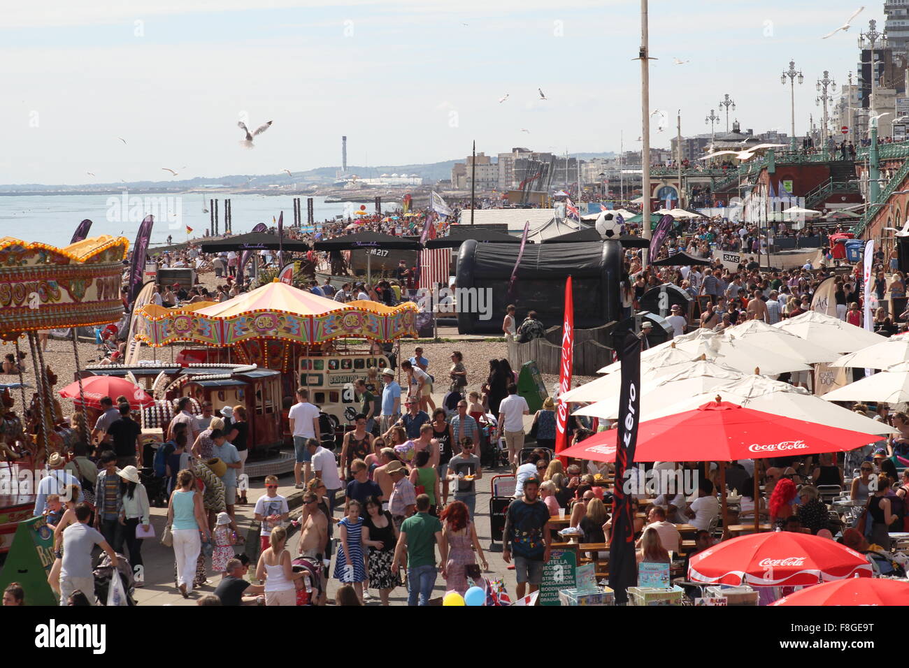 Beachfront brighton hi-res stock photography and images - Alamy