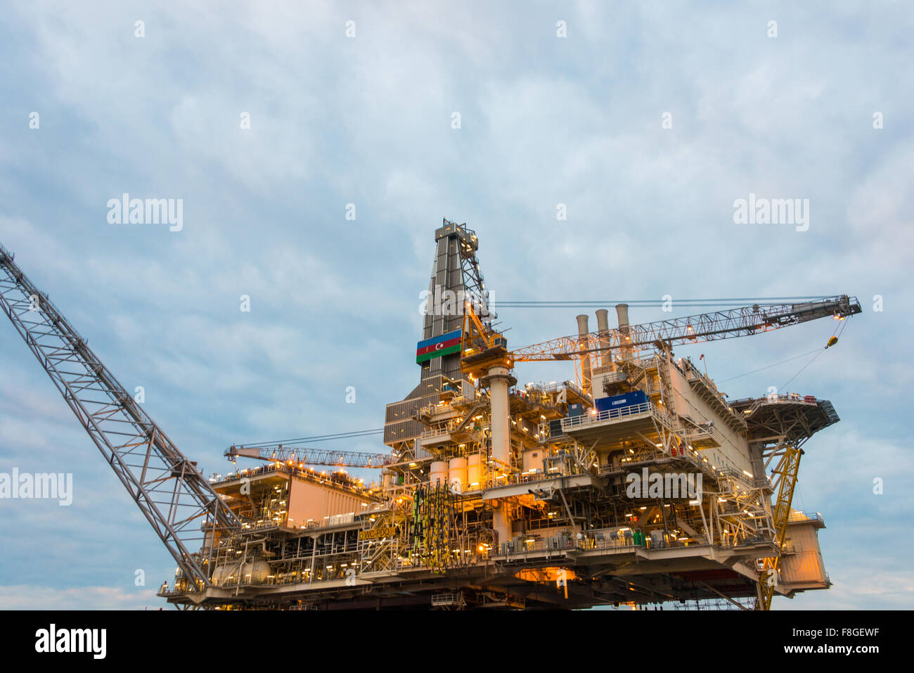 Oil rig platform in the calm sea Stock Photo - Alamy